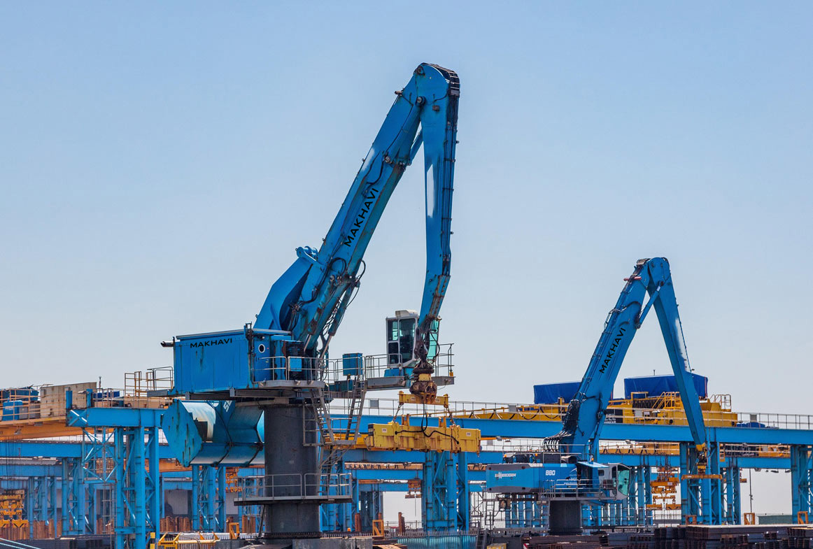 Heavy Lifting Services Makhavi Arabia Contracting Co