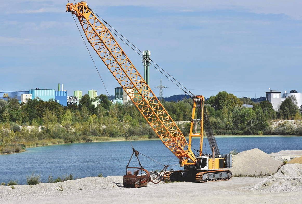 Heavy Lifting Services | Makhavi Arabia Contracting Co